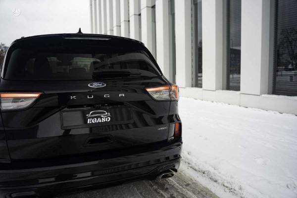 Black Ford Kuga 2022 in Vilnius, with an engine capacity of 2.49 L and mileage of 141 thousand km for 19700 €, photo 10 on AUTOMOTO.COM.LV