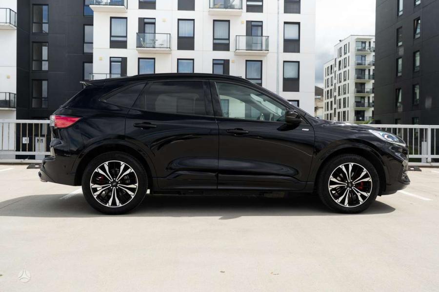 Melns Ford Kuga 2022 Viļņa, ar dzinēja tilpumu 2.50 L un nobraukumu 151 tūkst. km par 18900 €, foto 4 vietnē AUTOMOTO.COM.LV