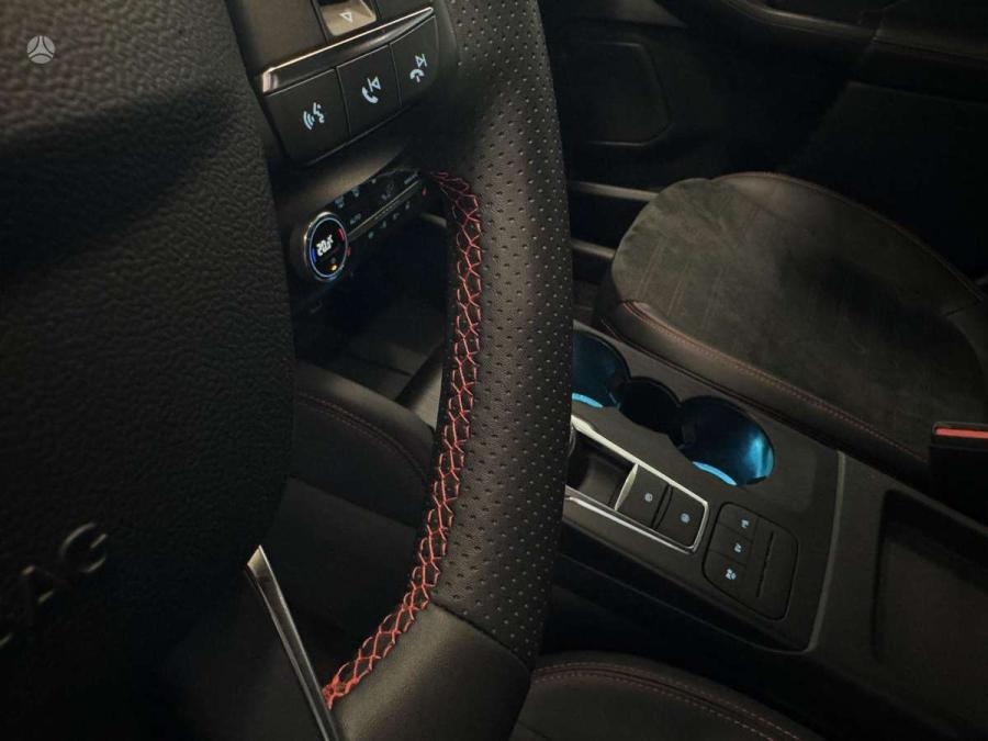 Black Ford Kuga 2022 in Vilnius, with an engine capacity of 2.49 L and mileage of 71 thousand km for 22989 €, photo 17 on AUTOMOTO.COM.LV