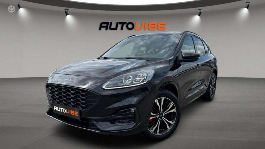Black Ford Kuga 2022 in Vilnius, with an engine capacity of 2.49 L and mileage of 129 thousand km for 19989 €, photo 1 on AUTOMOTO.COM.LV
