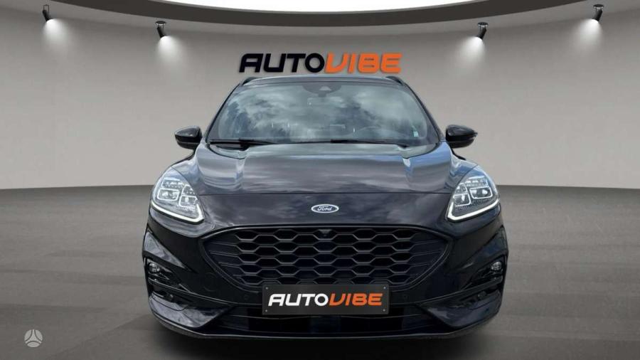 Black Ford Kuga 2022 in Vilnius, with an engine capacity of 2.49 L and mileage of 129 thousand km for 19989 €, photo 3 on AUTOMOTO.COM.LV