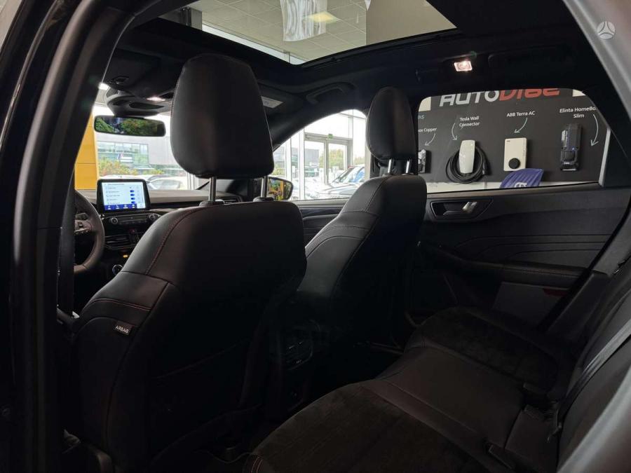 Black Ford Kuga 2022 in Vilnius, with an engine capacity of 2.49 L and mileage of 129 thousand km for 19989 €, photo 17 on AUTOMOTO.COM.LV