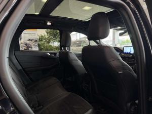 Black Ford Kuga 2022 in Vilnius, with an engine capacity of 2.49 L and mileage of 129 thousand km for 19989 €, photo 19 on AUTOMOTO.COM.LV