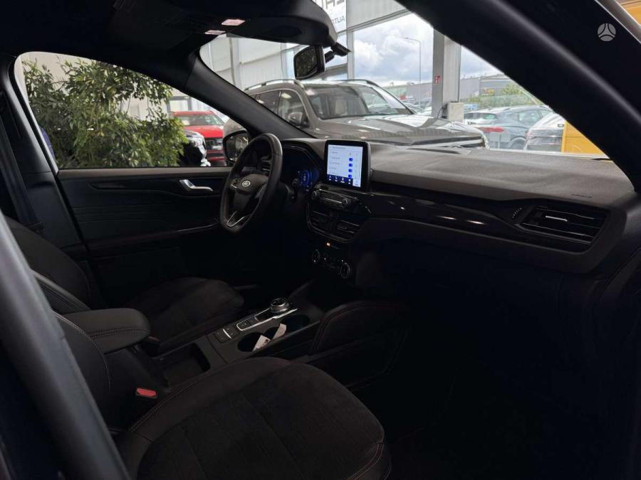 Black Ford Kuga 2022 in Vilnius, with an engine capacity of 2.49 L and mileage of 129 thousand km for 19989 €, photo 20 on AUTOMOTO.COM.LV
