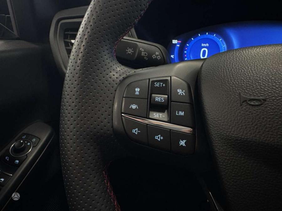 Black Ford Kuga 2022 in Vilnius, with an engine capacity of 2.49 L and mileage of 129 thousand km for 19989 €, photo 28 on AUTOMOTO.COM.LV