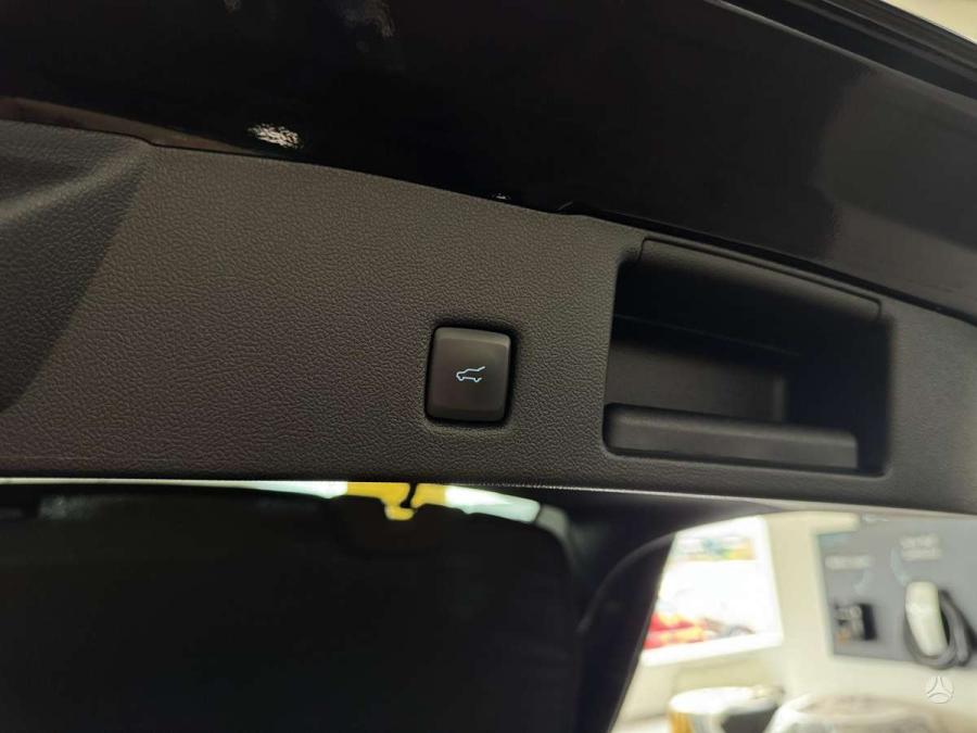 Black Ford Kuga 2022 in Vilnius, with an engine capacity of 2.49 L and mileage of 129 thousand km for 19989 €, photo 31 on AUTOMOTO.COM.LV