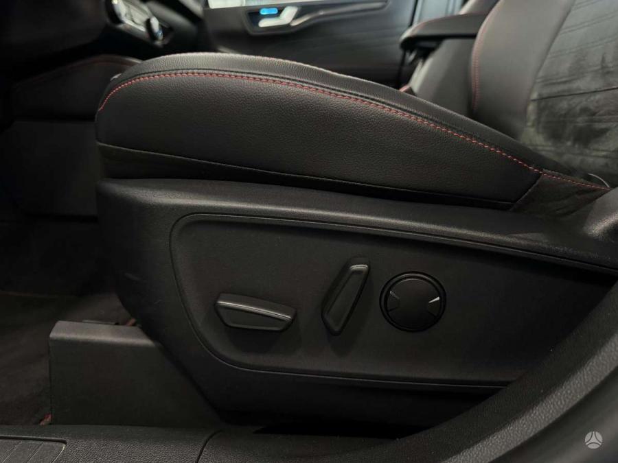 Black Ford Kuga 2022 in Vilnius, with an engine capacity of 2.49 L and mileage of 129 thousand km for 19989 €, photo 35 on AUTOMOTO.COM.LV