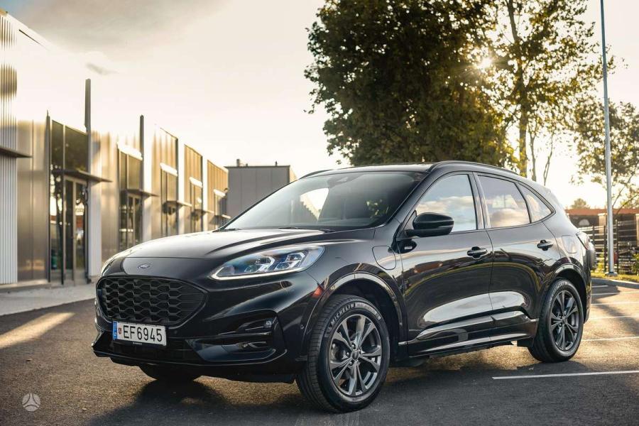 Melns Ford Kuga 2022 Kauņa, ar dzinēja tilpumu 2.49 L un nobraukumu 145 tūkst. km par 17900 €, foto 1 vietnē AUTOMOTO.COM.LV