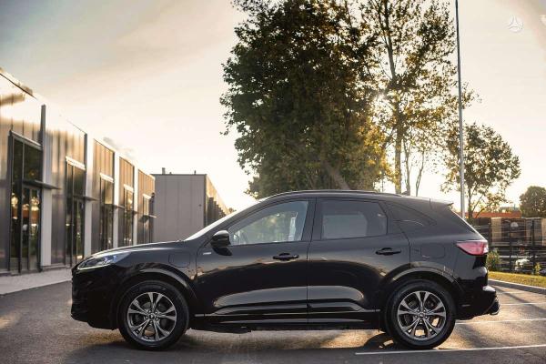 Black Ford Kuga 2022 in Kaunas, with an engine capacity of 2.49 L and mileage of 145 thousand km for 17900 €, photo 6 on AUTOMOTO.COM.LV