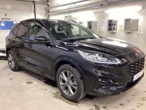 Black Ford Kuga 2022 in Vilnius, with an engine capacity of 2.49 L and mileage of 130 thousand km for 20777 €, photo 4 on AUTOMOTO.COM.LV