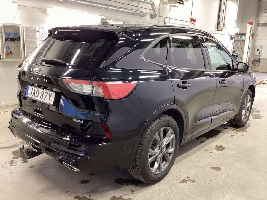 Black Ford Kuga 2022 in Vilnius, with an engine capacity of 2.49 L and mileage of 130 thousand km for 20777 €, photo 6 on AUTOMOTO.COM.LV