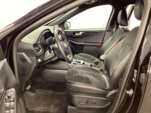 Black Ford Kuga 2022 in Vilnius, with an engine capacity of 2.49 L and mileage of 130 thousand km for 20777 €, photo 7 on AUTOMOTO.COM.LV