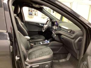 Black Ford Kuga 2022 in Vilnius, with an engine capacity of 2.49 L and mileage of 130 thousand km for 20777 €, photo 12 on AUTOMOTO.COM.LV