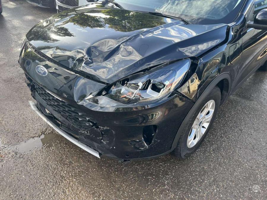 Melns Ford Kuga 2022 Kauņa, ar dzinēja tilpumu 2.49 L un nobraukumu 81 tūkst. km par 9900 €, foto 6 vietnē AUTOMOTO.COM.LV