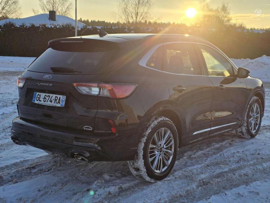 Black Ford Kuga 2023 in Taurage, with an engine capacity of 2.49 L and mileage of 188 thousand km for 13900 €, photo 4 on AUTOMOTO.COM.LV