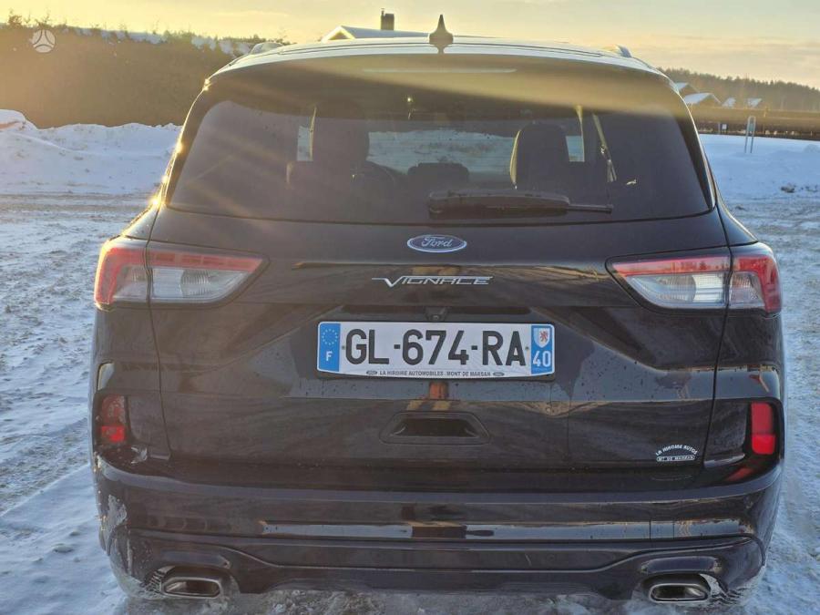 Black Ford Kuga 2023 in Taurage, with an engine capacity of 2.49 L and mileage of 188 thousand km for 13900 €, photo 15 on AUTOMOTO.COM.LV