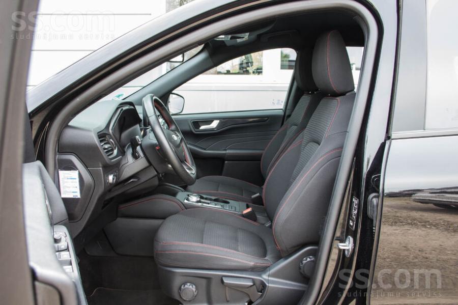 Black Ford Kuga 2023 in Tukums, with an engine capacity of 2.50 L and mileage of 198 thousand km for 16500 €, photo 11 on AUTOMOTO.COM.LV