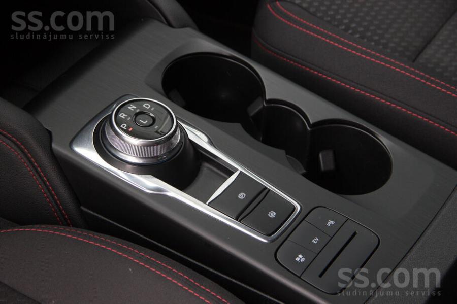 Black Ford Kuga 2023 in Tukums, with an engine capacity of 2.50 L and mileage of 198 thousand km for 16500 €, photo 24 on AUTOMOTO.COM.LV