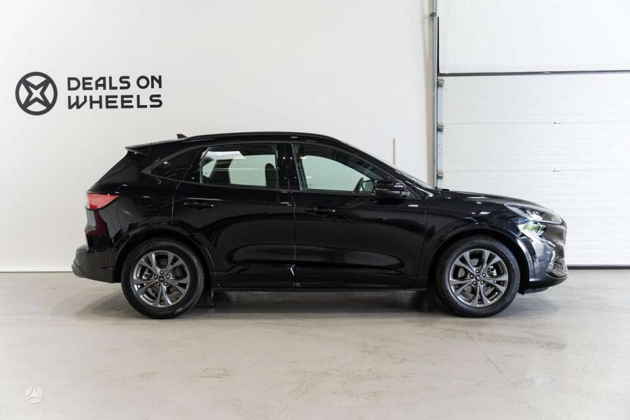 Black Ford Kuga 2023 in Vilnius, with an engine capacity of 2.49 L and mileage of 88 thousand km for 22700 €, photo 4 on AUTOMOTO.COM.LV