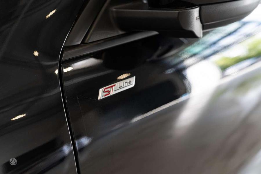 Black Ford Kuga 2023 in Vilnius, with an engine capacity of 2.49 L and mileage of 88 thousand km for 22700 €, photo 8 on AUTOMOTO.COM.LV