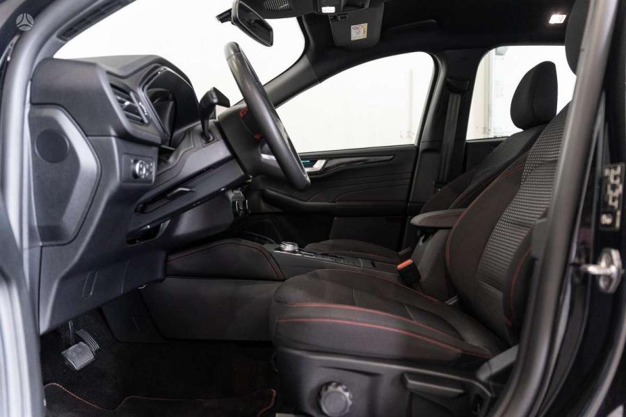 Black Ford Kuga 2023 in Vilnius, with an engine capacity of 2.49 L and mileage of 88 thousand km for 22700 €, photo 11 on AUTOMOTO.COM.LV