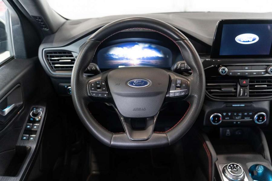 Black Ford Kuga 2023 in Vilnius, with an engine capacity of 2.49 L and mileage of 88 thousand km for 22700 €, photo 16 on AUTOMOTO.COM.LV