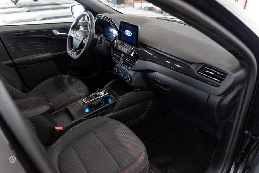 Black Ford Kuga 2023 in Vilnius, with an engine capacity of 2.49 L and mileage of 88 thousand km for 22700 €, photo 17 on AUTOMOTO.COM.LV