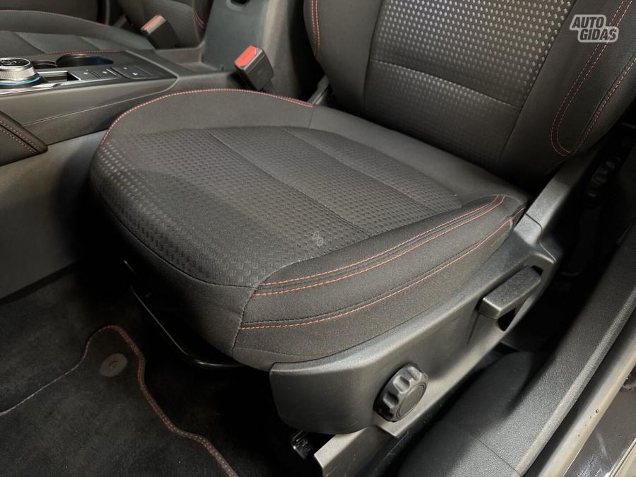 Black Ford Kuga 2023 in Vilnius, with an engine capacity of 2.50 L and mileage of 38 thousand km for 24850 €, photo 12 on AUTOMOTO.COM.LV