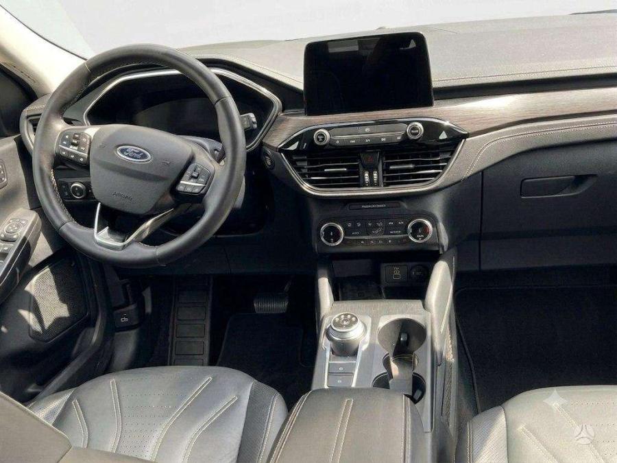 Black Ford Kuga 2023 in Vilnius, with an engine capacity of 2.49 L and mileage of 151 thousand km for 22700 €, photo 12 on AUTOMOTO.COM.LV