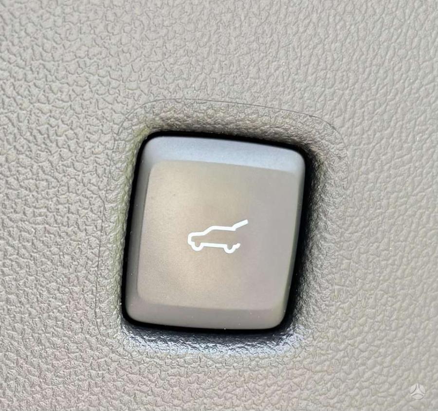 Black Ford Kuga 2023 in Vilnius, with an engine capacity of 2.49 L and mileage of 151 thousand km for 22700 €, photo 20 on AUTOMOTO.COM.LV