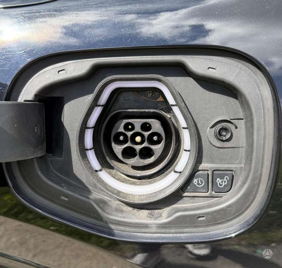 Black Ford Kuga 2023 in Vilnius, with an engine capacity of 2.49 L and mileage of 151 thousand km for 22700 €, photo 21 on AUTOMOTO.COM.LV