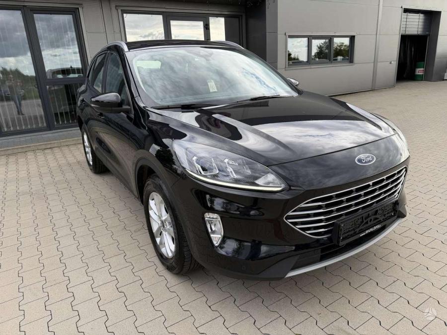Black Ford Kuga 2023 in Siauliai, with an engine capacity of 2.50 L and mileage of 159 thousand km for 15718 €, photo 6 on AUTOMOTO.COM.LV