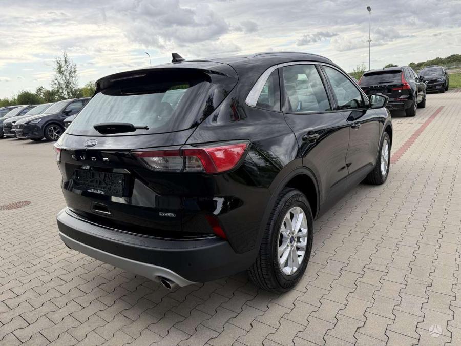Black Ford Kuga 2023 in Siauliai, with an engine capacity of 2.50 L and mileage of 159 thousand km for 15718 €, photo 9 on AUTOMOTO.COM.LV
