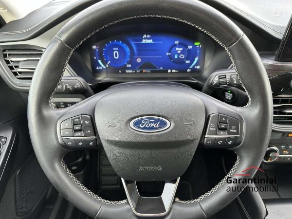 Black Ford Kuga 2023 in Vilnius, with an engine capacity of 2.50 L and mileage of 138 thousand km for 21950 €, photo 6 on AUTOMOTO.COM.LV