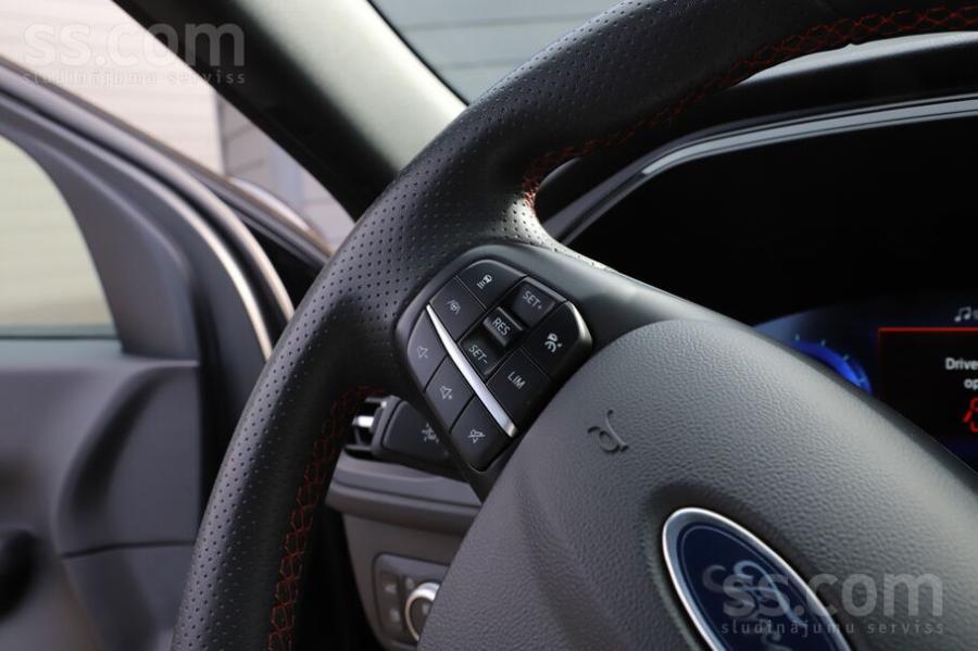 Black Ford Kuga 2023 in Tukums, with an engine capacity of 2.50 L and mileage of 145 thousand km for 17500 €, photo 14 on AUTOMOTO.COM.LV
