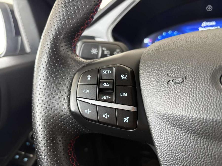 Black Ford Kuga 2023 in Vilnius, with an engine capacity of 2.49 L and mileage of 172 thousand km for 17900 €, photo 8 on AUTOMOTO.COM.LV