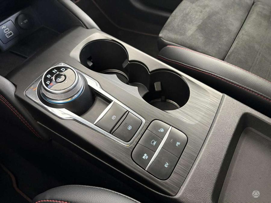 Black Ford Kuga 2023 in Vilnius, with an engine capacity of 2.49 L and mileage of 172 thousand km for 17900 €, photo 17 on AUTOMOTO.COM.LV