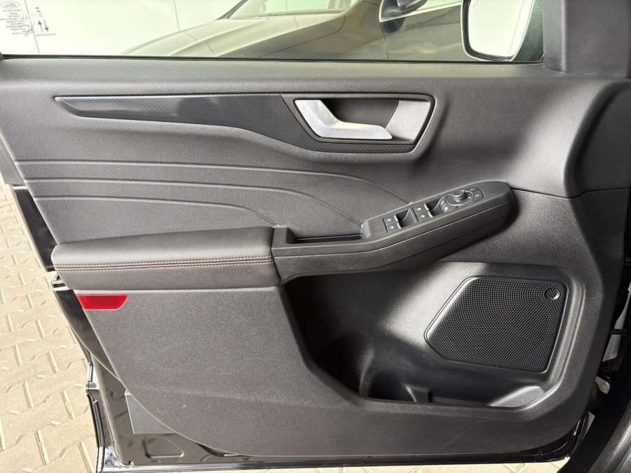 Black Ford Kuga 2023 in Vilnius, with an engine capacity of 2.49 L and mileage of 172 thousand km for 17900 €, photo 19 on AUTOMOTO.COM.LV