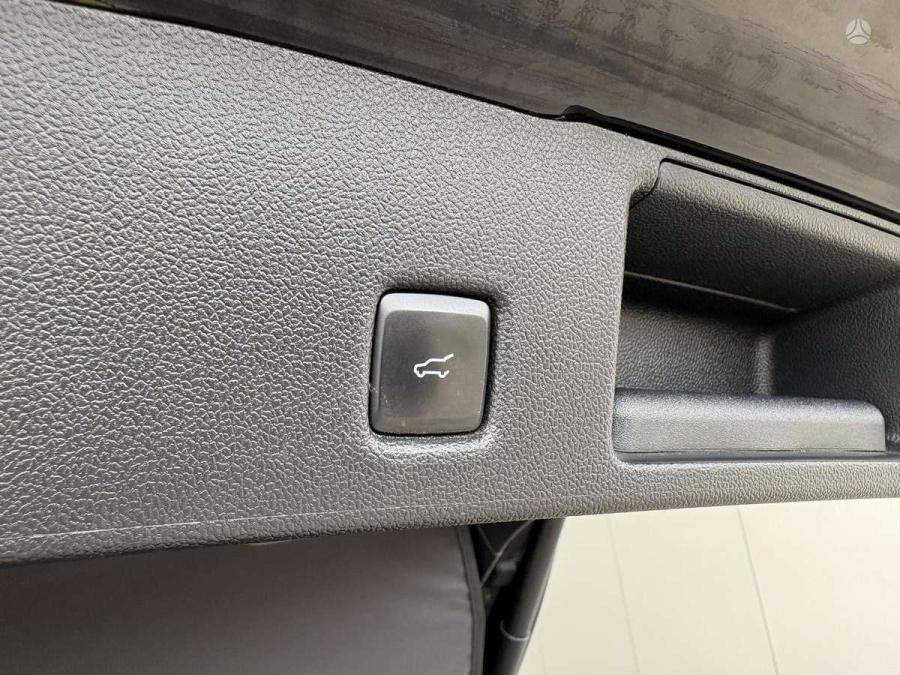 Black Ford Kuga 2023 in Vilnius, with an engine capacity of 2.49 L and mileage of 172 thousand km for 17900 €, photo 28 on AUTOMOTO.COM.LV