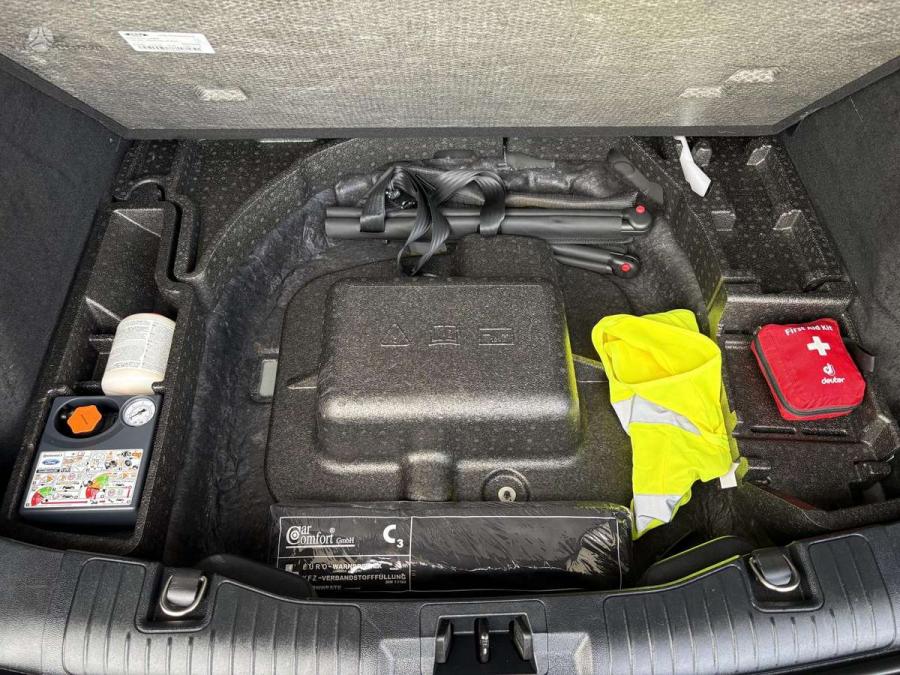Black Ford Kuga 2023 in Vilnius, with an engine capacity of 2.49 L and mileage of 172 thousand km for 17900 €, photo 29 on AUTOMOTO.COM.LV