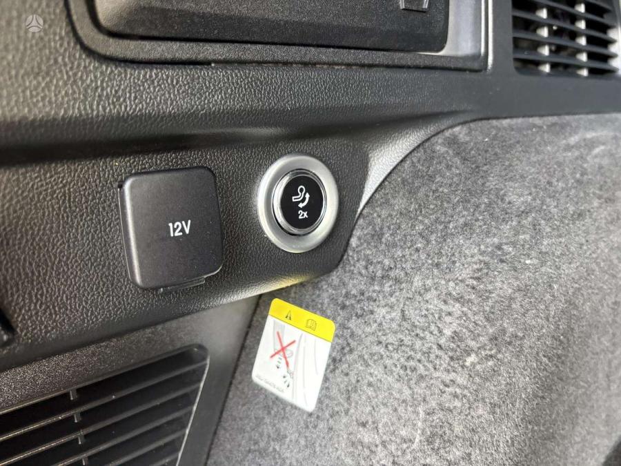 Black Ford Kuga 2023 in Vilnius, with an engine capacity of 2.49 L and mileage of 172 thousand km for 17900 €, photo 30 on AUTOMOTO.COM.LV