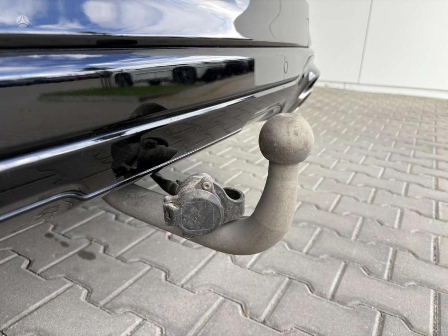 Black Ford Kuga 2023 in Vilnius, with an engine capacity of 2.49 L and mileage of 172 thousand km for 17900 €, photo 31 on AUTOMOTO.COM.LV