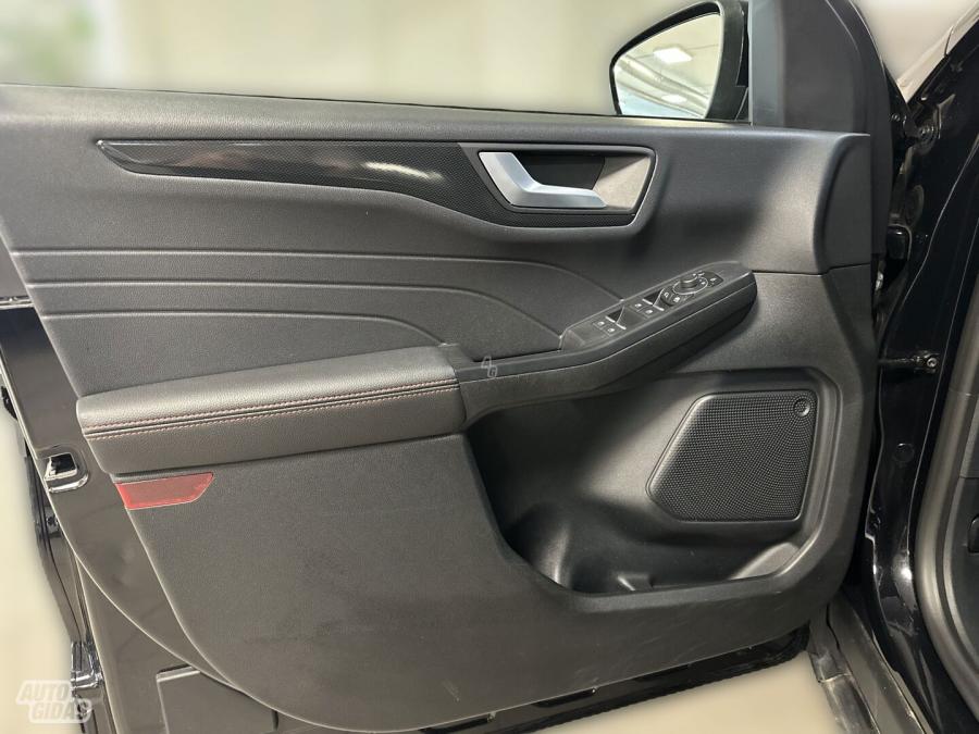 Black Ford Kuga 2023 in Vilnius, with an engine capacity of 2.50 L and mileage of 35 thousand km for 23500 €, photo 14 on AUTOMOTO.COM.LV