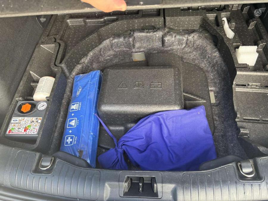 Melns Ford Kuga 2024 Marijampole, ar dzinēja tilpumu 2.49 L un nobraukumu 111 tūkst. km par 24400 €, foto 41 vietnē AUTOMOTO.COM.LV