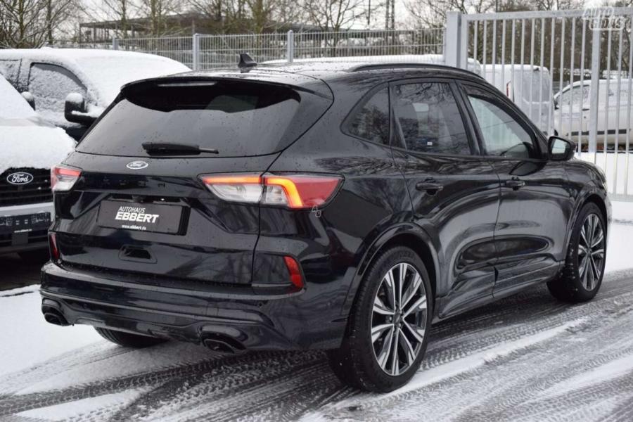 Black Ford Kuga 2022 in Kaunas, with an engine capacity of 2.50 L and mileage of 36 thousand km for 31619 €, photo 2 on AUTOMOTO.COM.LV