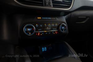 Melns Ford Kuga 2021 Tallina, ar dzinēja tilpumu 1.50 L un nobraukumu 72 tūkst. km par 20900 €, foto 13 vietnē AUTOMOTO.COM.LV