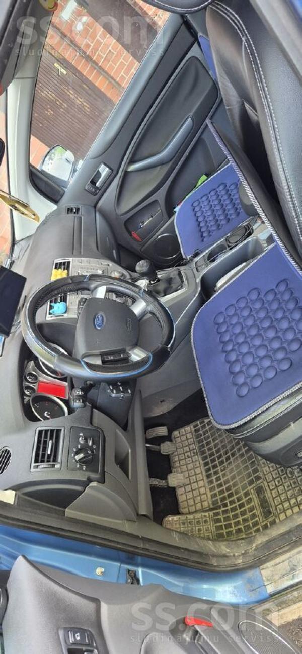 Blue Ford Kuga 2009 in Daugavpils, with an engine capacity of 2.00 L and mileage of 251 thousand km for 4000 €, photo 7 on AUTOMOTO.COM.LV