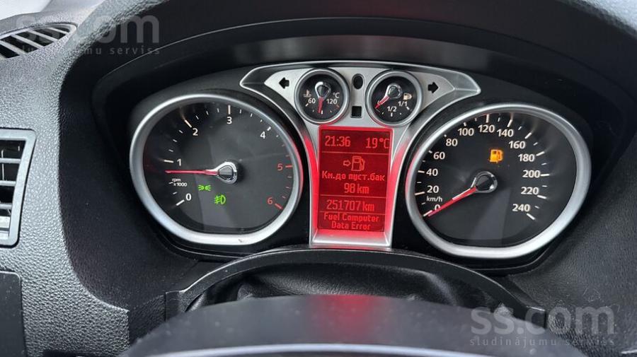 Zils Ford Kuga 2009 Rēzekne, ar dzinēja tilpumu 2.00 L un nobraukumu 252 tūkst. km par 4650 €, foto 16 vietnē AUTOMOTO.COM.LV