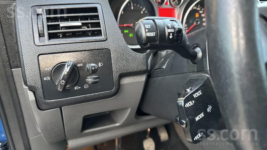 Zils Ford Kuga 2009 Rēzekne, ar dzinēja tilpumu 2.00 L un nobraukumu 252 tūkst. km par 4650 €, foto 17 vietnē AUTOMOTO.COM.LV