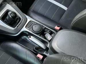 Zils Ford Kuga 2009 Cēsis, ar dzinēja tilpumu 2.00 L un nobraukumu 259 tūkst. km par 4600 €, foto 13 vietnē AUTOMOTO.COM.LV
